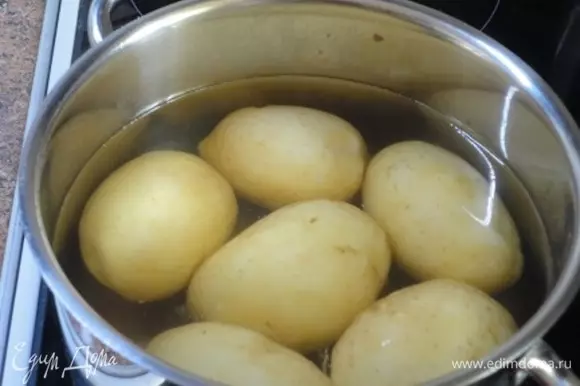 Magluto mga patatas hapit hapit, apan dili weld, kung imong ipangputos kini, ug dili mo pag-agi sa puree.