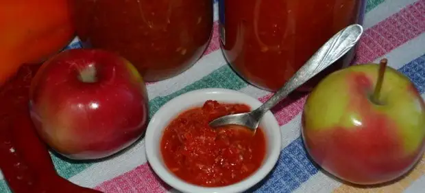 Glodeter dal pomodoro con aglio per l'inverno - uno spuntino bruciante molto gustoso