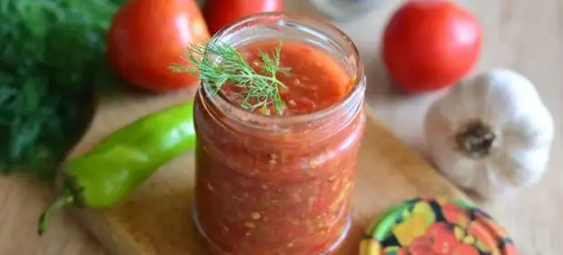 Glodeter aus Tomaten mit Knoblauch für den Winter - ein sehr leckerer brennender Snack